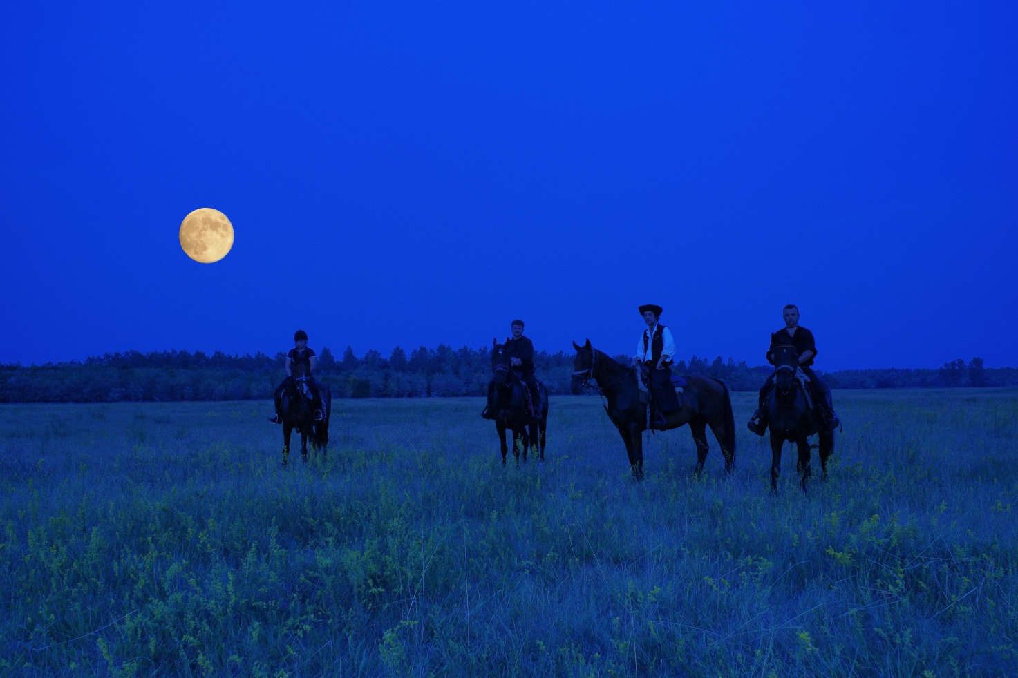 Romantic-Full-Moon-Ride-e1459366208991 - Fleewinter