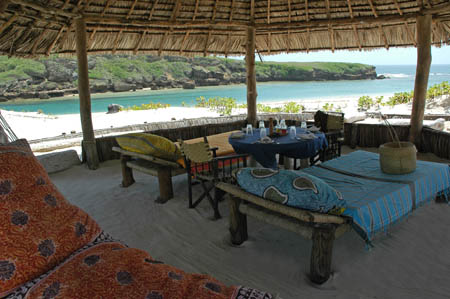 Kiwayu Beach Lodge, Kiwayu Island | Fleewinter